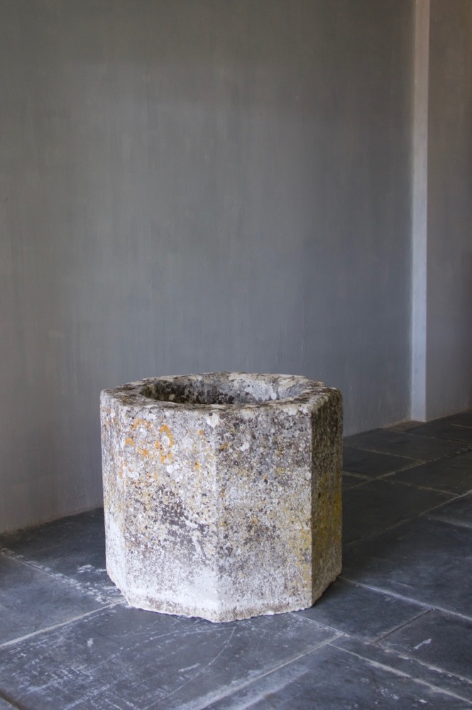 A limestone well head