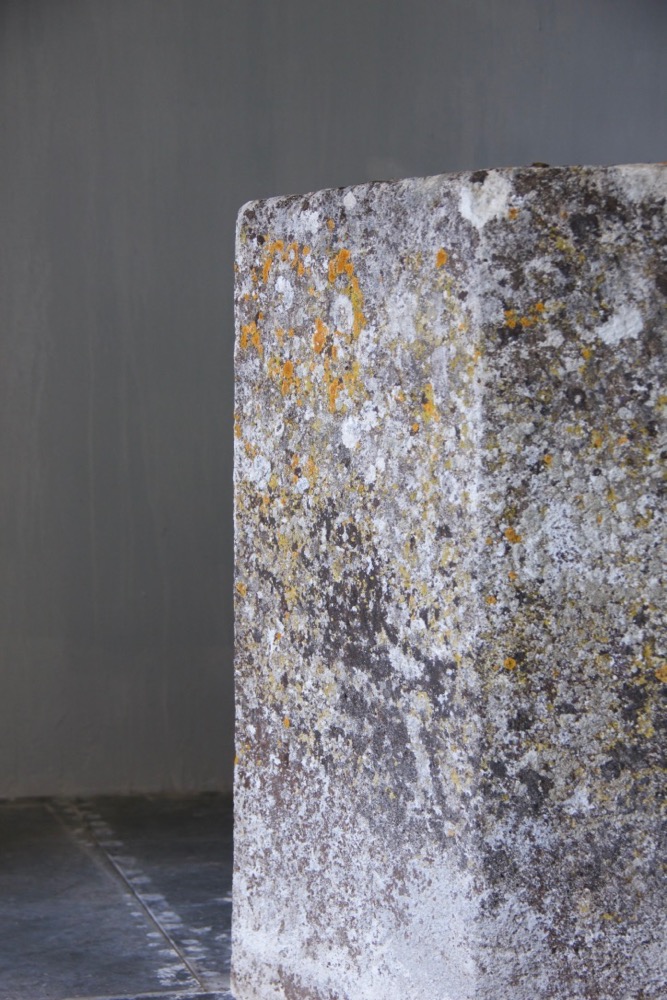 A limestone well head